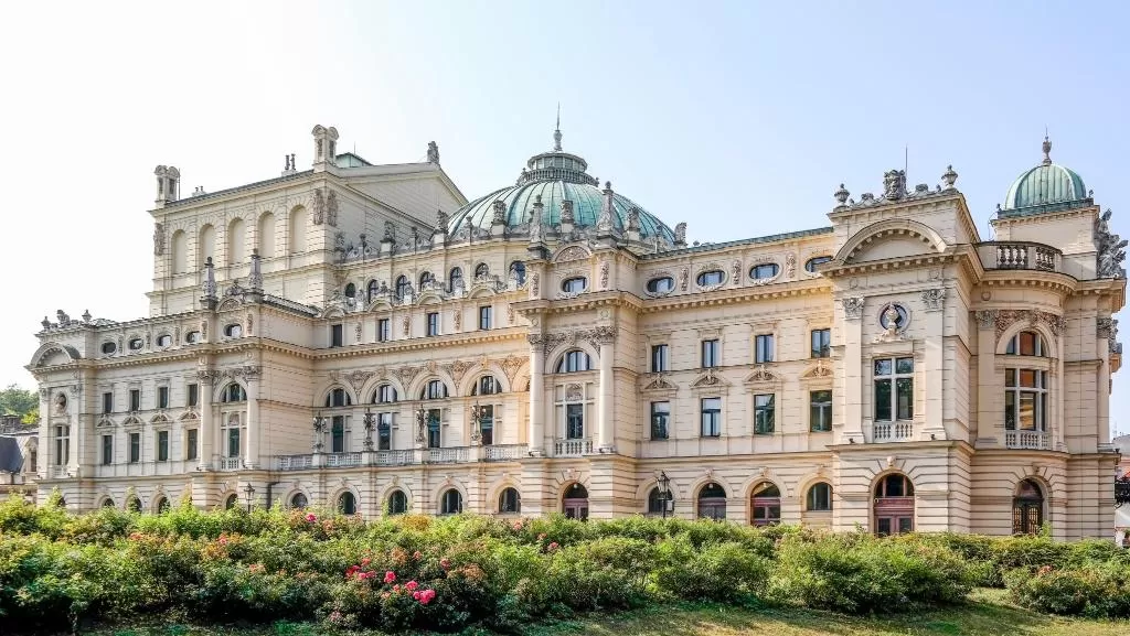 The Bonerowski Palace IHG International Travel For Tourism 